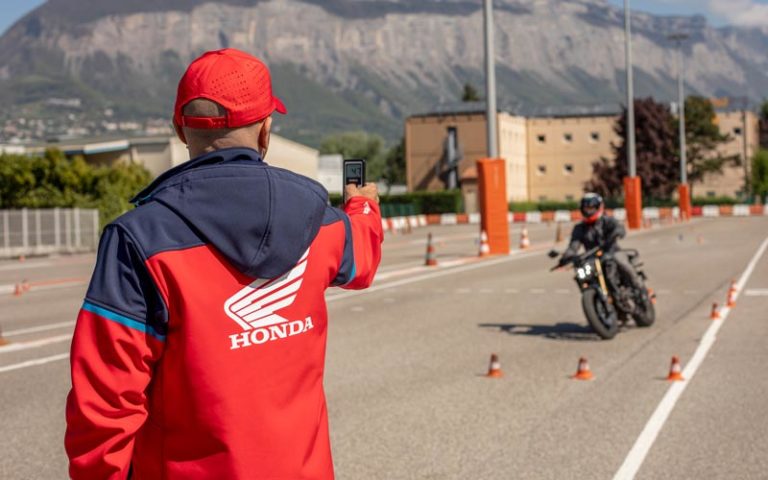 Déroulement des épreuves et l'examen du permis moto